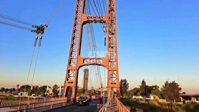 Nuevo aniversario del Puente Colgante: la pieza clave que sostiene hace ...